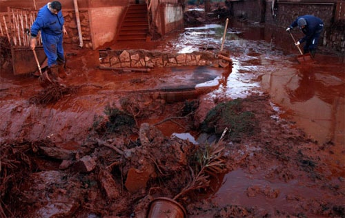 Thảm hoạ bùn đỏ ở Hungary và bôxít Tây Nguyên