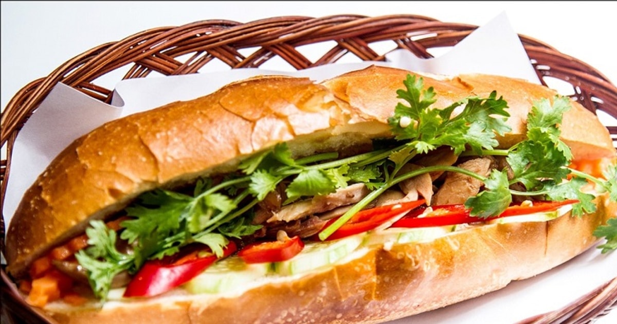 Vietnam Airlines phục vụ miễn phí bánh mì Việt Nam