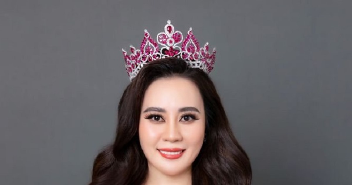 Trang phục dạ hội của Brian Võ được trình diễn tại Mrs Grand ...