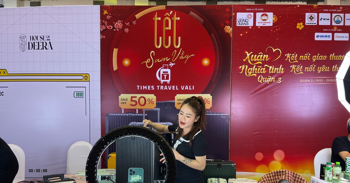 Hơn 50 TikToker livestream bán hàng tại Trung tâm thể dục thể thao Hồ Xuân Hương Quận 3