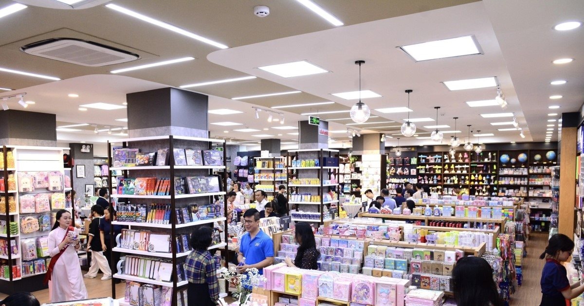 Nhiều sản phẩm phục vụ văn hóa đọc tại Fahasa Nguyễn Huệ