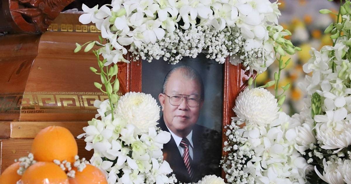 Đông đảo học trò và lãnh đạo các tỉnh, thành đến viếng GS. Võ Tòng Xuân