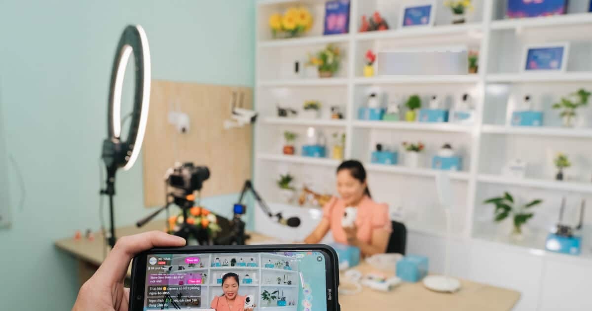 KOL/KOC vi phạm khi livestream bán hàng sẽ bị đình chỉ, khóa tài khoản